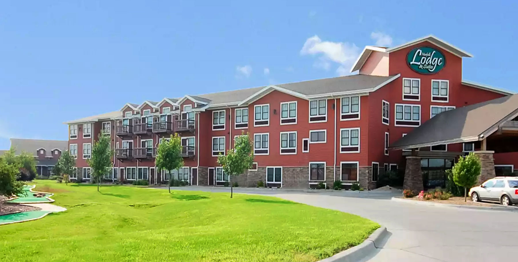 Norfolk Hotel Near Divots Conference Center | Norfolk Lodge & Suites ...